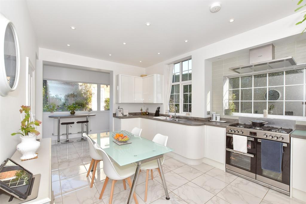 London Road, Ramsgate, Kent 4 bed detached house for sale - £900,000