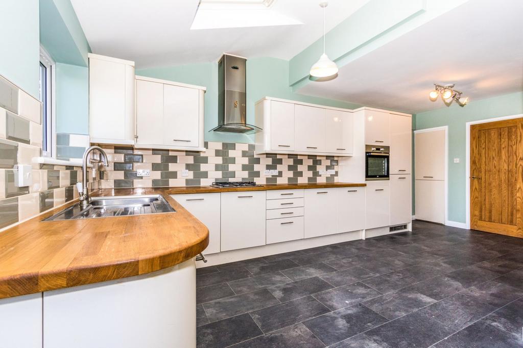 Bosmere Gardens, Emsworth 4 bed terraced house - £1,650 pcm (£381 pw)