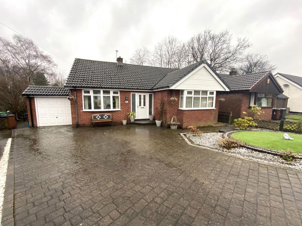 6 Manor Drive, Royton, Oldham, OL2 6EZ 2 bed detached bungalow - £349,950