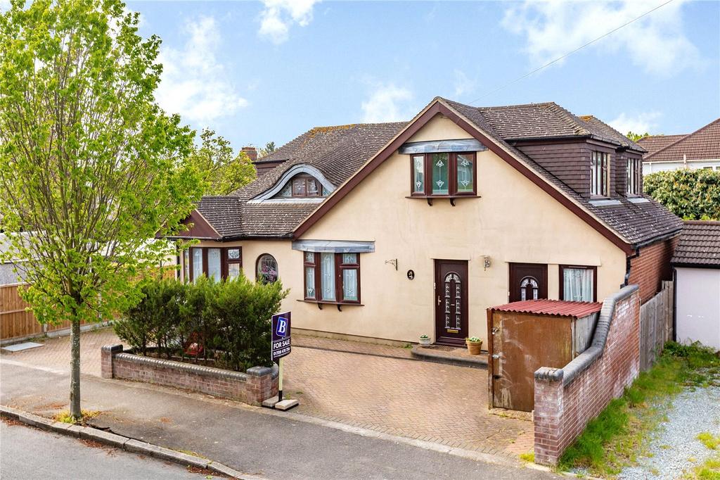 Great Gardens Road, Hornchurch, RM11 4 bed detached house - £2,550 pcm ...