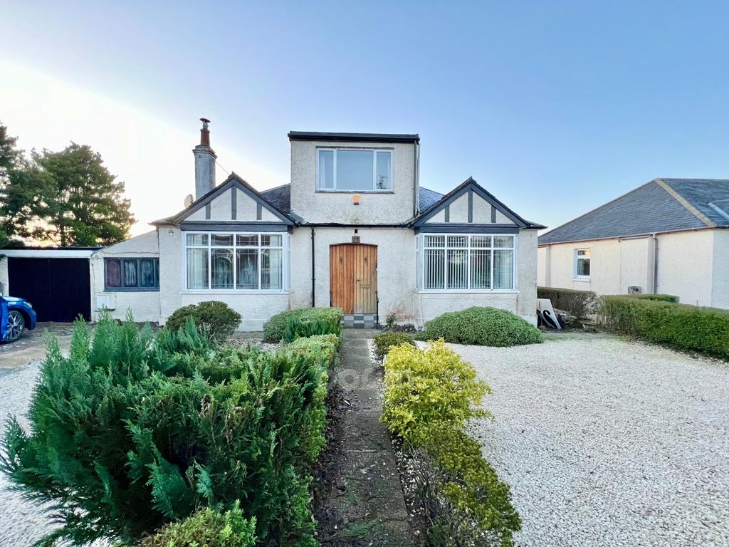 27 Auldlea Road, Beith 4 bed detached bungalow - £210,000