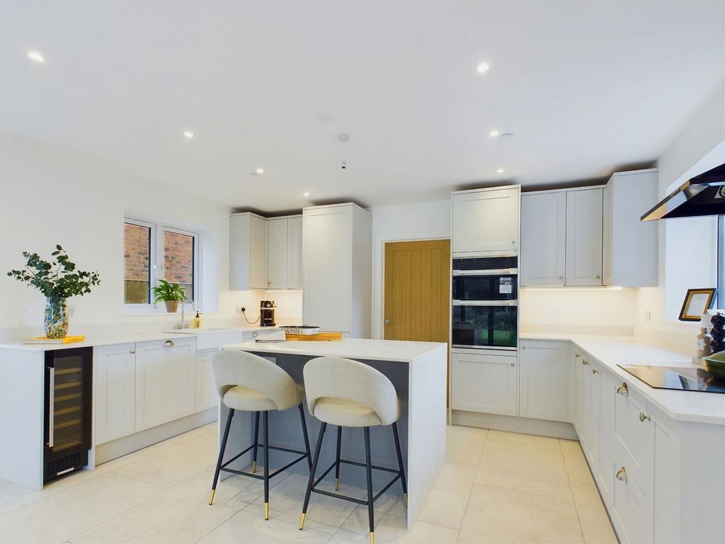 Llandyrnog LL16 4 bed detached house for sale - £425,000