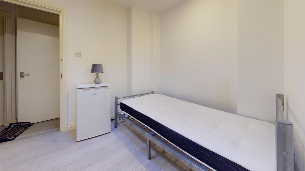 Harrow Road, Kensal Green NW10 1 bed property - £620 pcm (£143 pw)