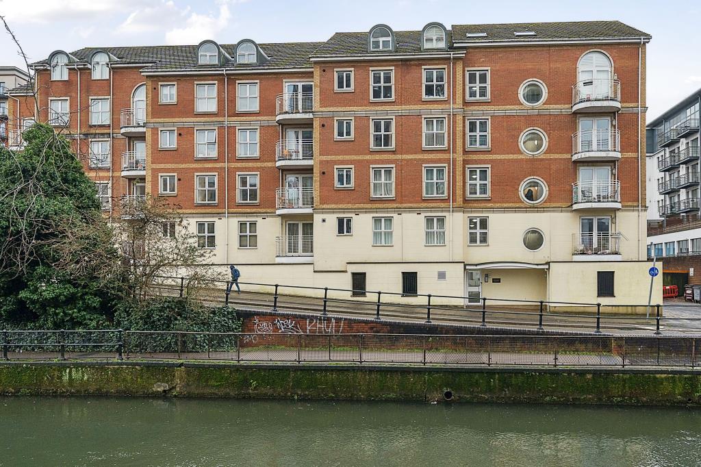 Reading Riverside setting, ... 2 bed flat for sale - £325,000