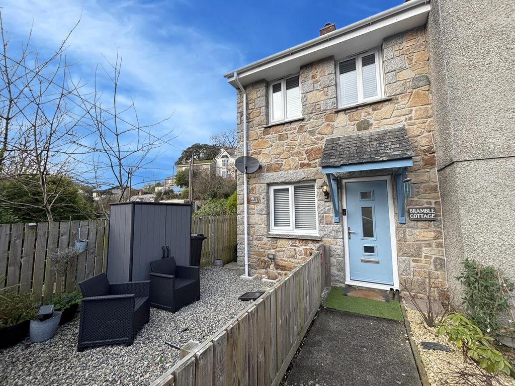 1 Champions Court, Helston TR13 2 bed end of terrace house - £240,000