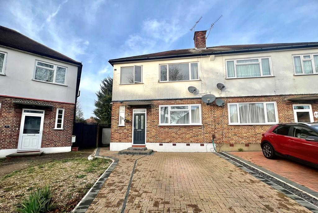 Imperial Close, Harrow HA2 2 bed maisonette - £1,700 pcm (£392 pw)