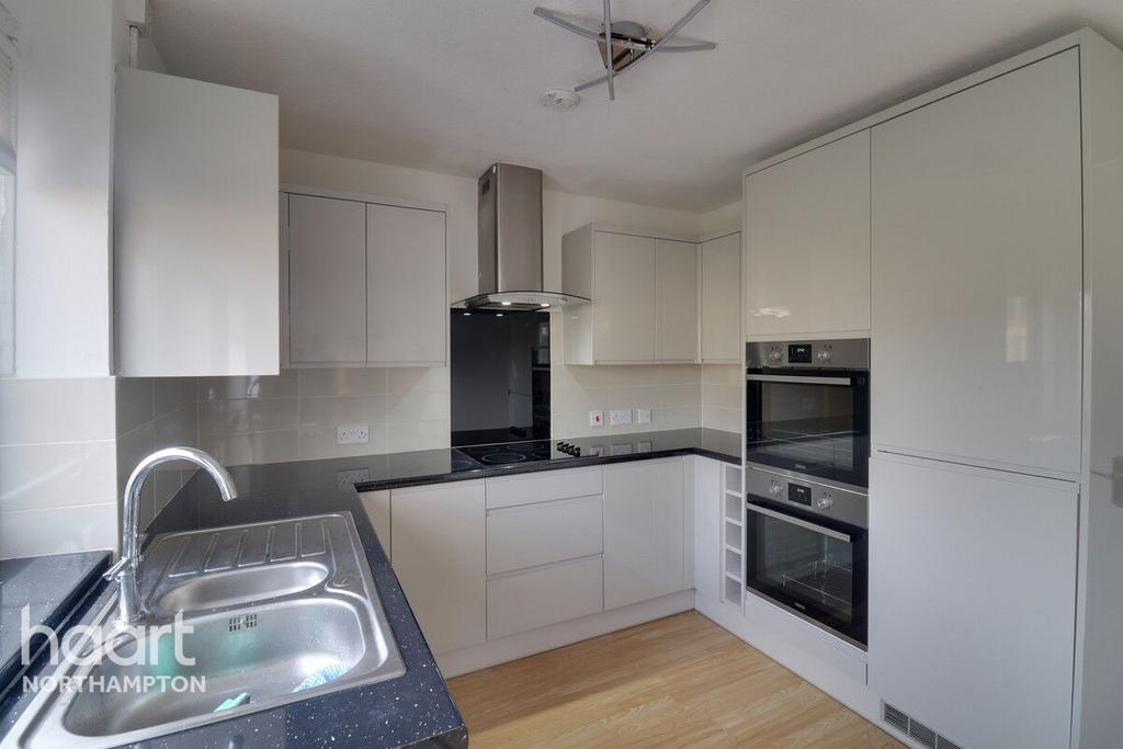 Lasham Court, Northampton 3 bed end of terrace house - £1,300 pcm (£300 pw)