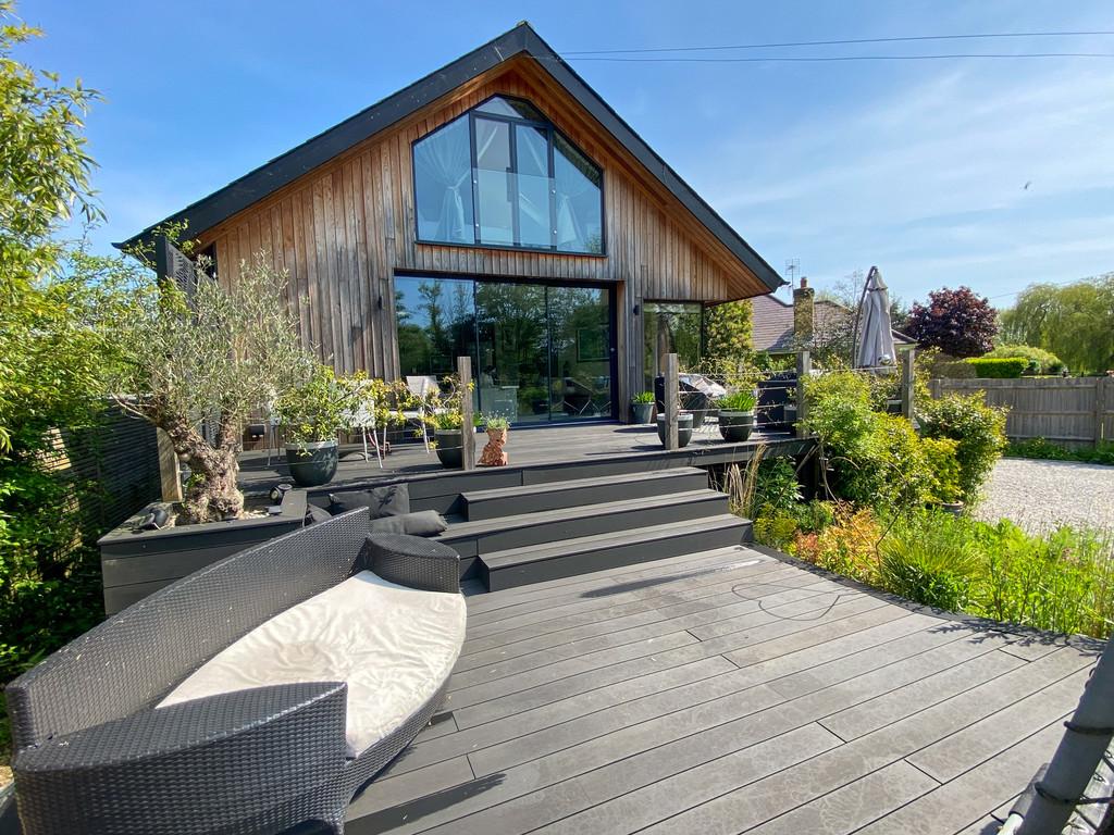 Towpath, Shepperton 3 bed detached house to rent - £4,500 pcm (£1,038 pw)