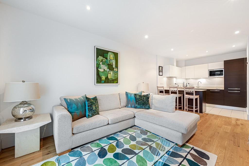 Juniper Drive, London SW18 2 bed apartment - £2,500 pcm (£577 pw)
