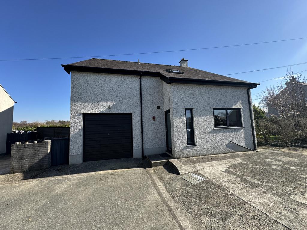 Beddgwenan Estate, Caernarfon, LL54 4 bed detached house for sale - £ ...