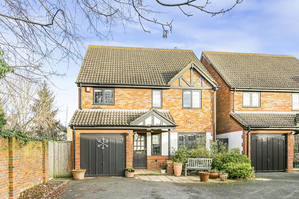 Rodney Close, New Malden, KT3 3 bed detached house - £825,000