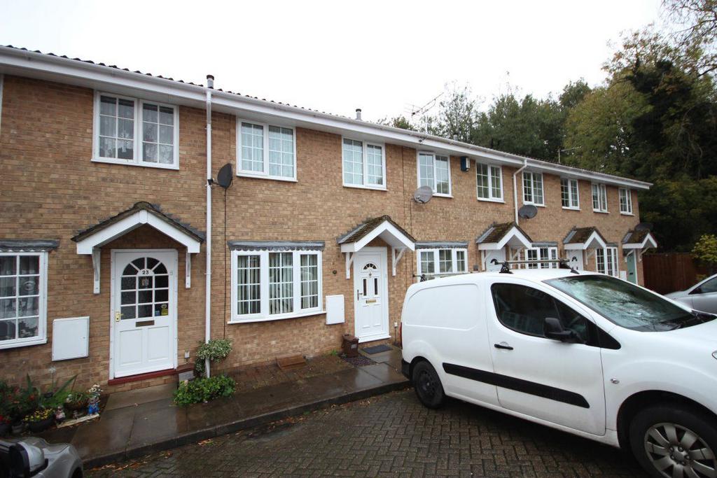Farm Close, Ampthill MK45 2 bed terraced house - £1,200 pcm (£277 pw)