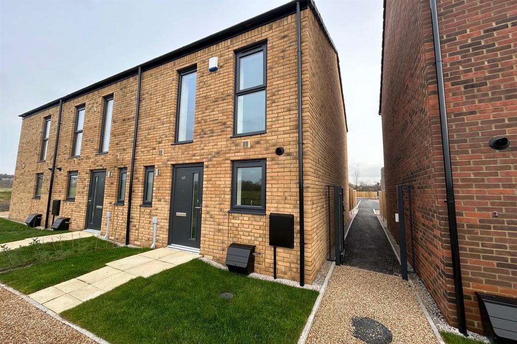 Furlong Way, M6 2 bed end of terrace house - £1,450 pcm (£335 pw)