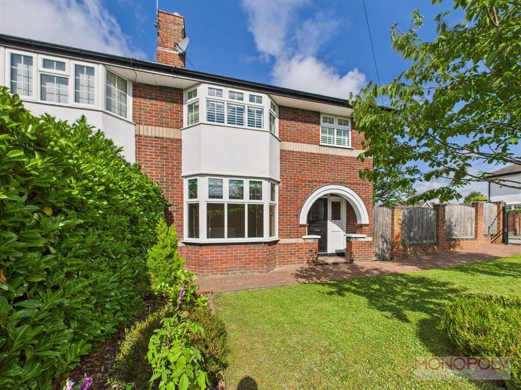Chester Road, Wrexham 3 bed semi-detached house - £340,000