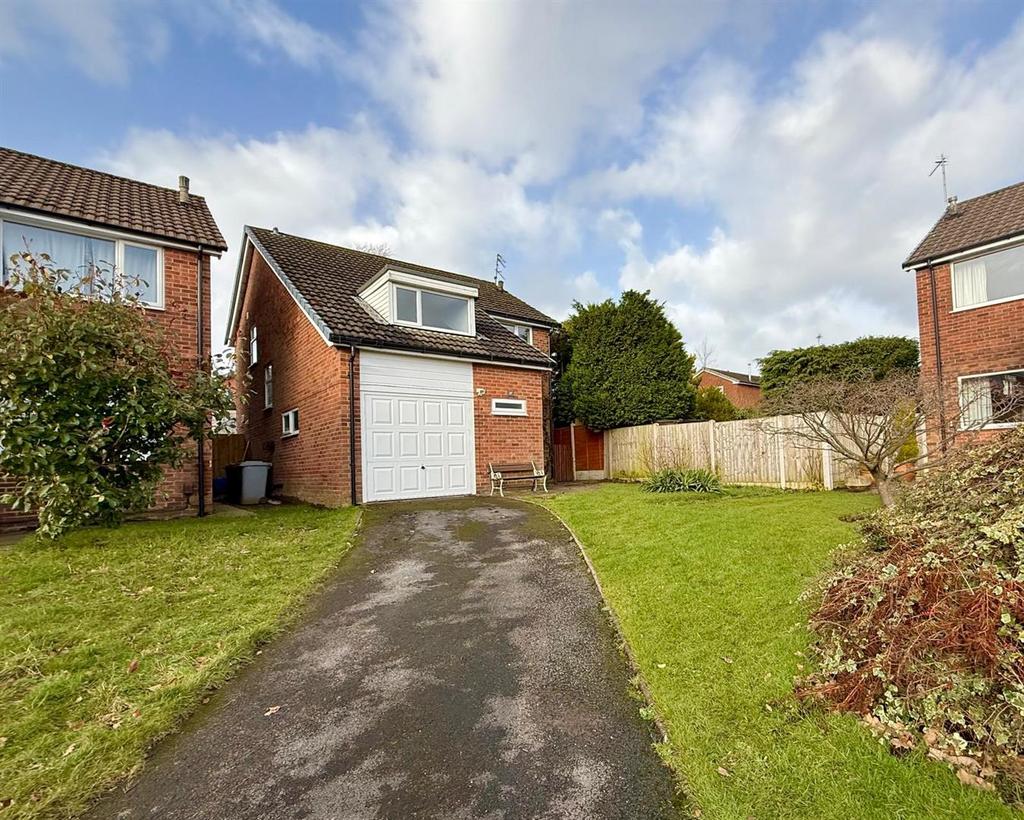 Coniston Way, Macclesfield 4 bed detached house for sale - £350,000