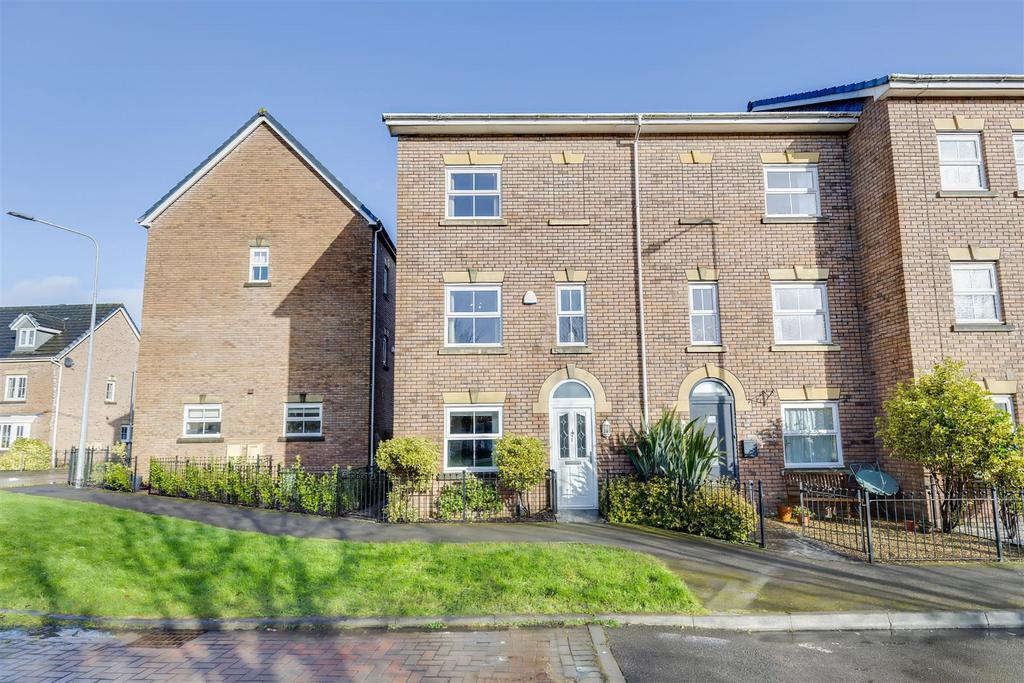 De Clare Drive, Radyr, Cardiff 3 bed townhouse - £350,000