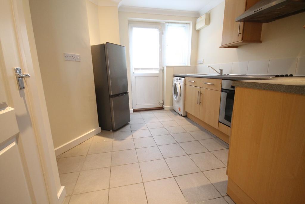 Portsmouth Road, Liphook 2 bed maisonette to rent - £1,100 pcm (£254 pw)