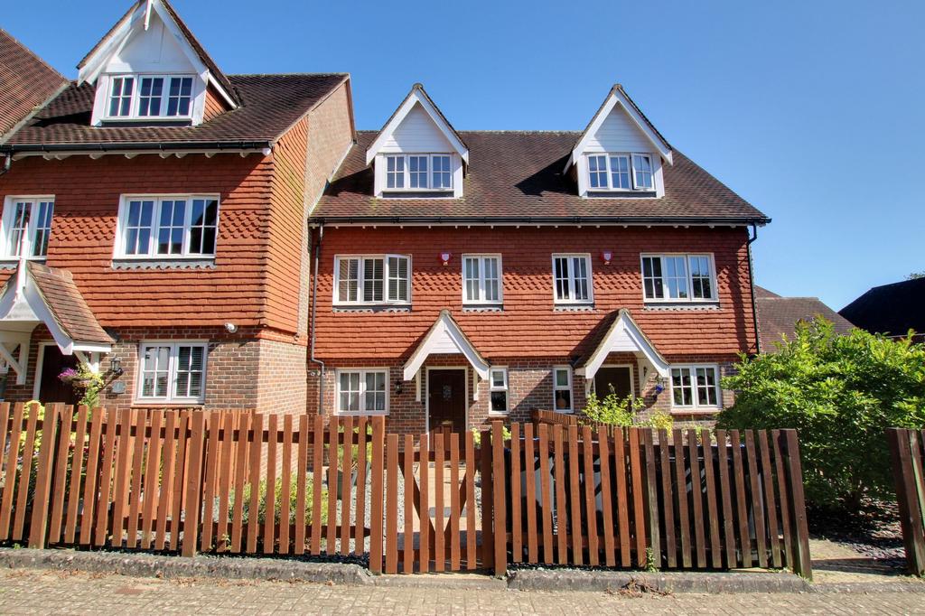 Hawthorn Place, Haywards Heath, RH16 4 bed terraced house for sale - £ ...