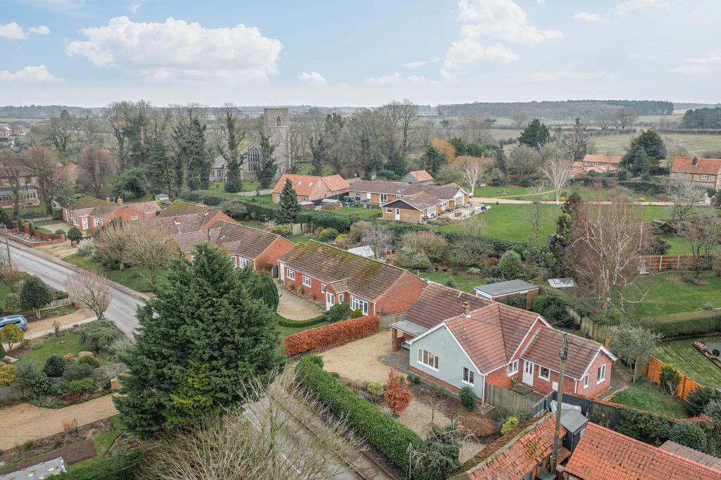 Lynn Road, Great Bircham, PE31 3 bed detached bungalow for sale - £395,000