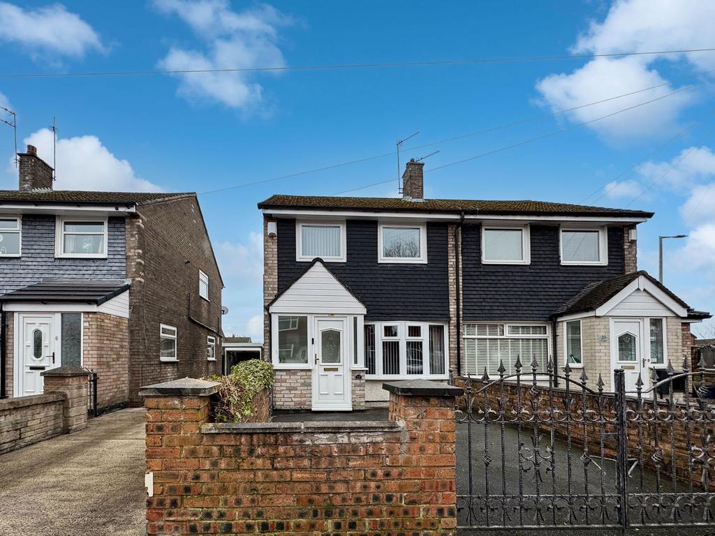 Newark Road, Stockport SK5 3 bed semi-detached house - £275,000