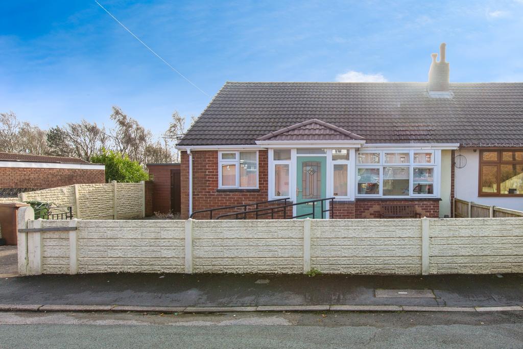 Hillary Avenue, Greater Manchester WN5 3 bed bungalow for sale - £170,000