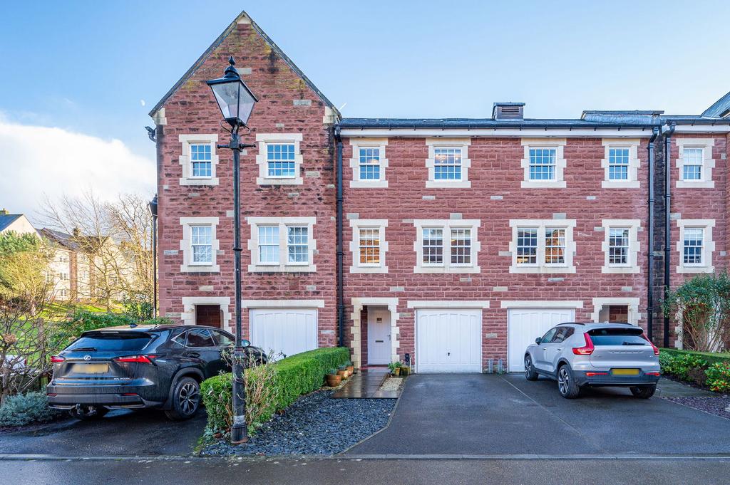 Bay Tree Lane, Abergavenny NP7 5 bed terraced house - £450,000