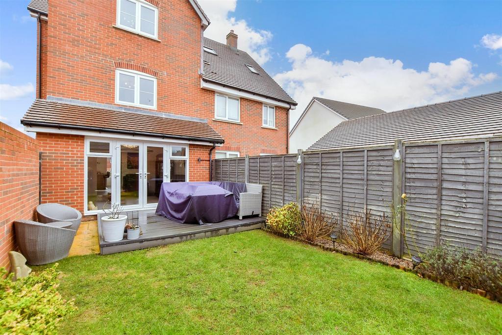 Coleman Way, Langley, Maidstone, Kent 4 bed semi-detached house for ...
