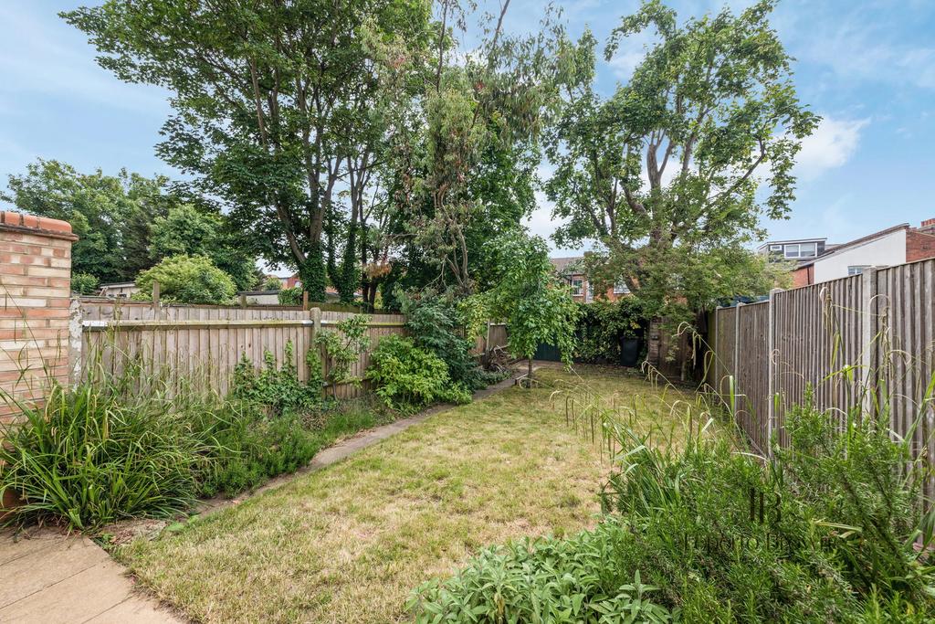 Larch Road, NW2 4 bed terraced house for sale - £1,000,000