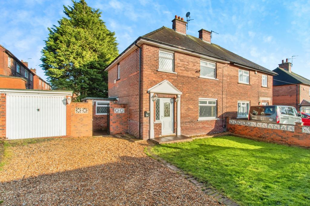 Ingle Avenue, Leeds LS27 3 bed semi-detached house - £180,000