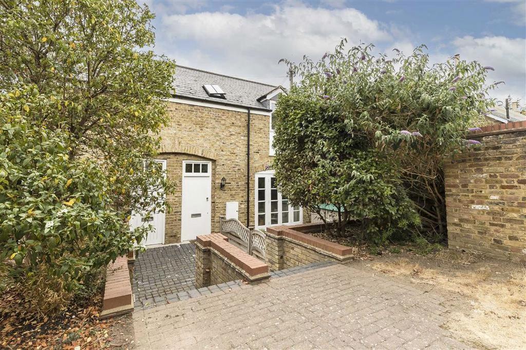Vulcan Road, London SE4 2 bed house - £2,200 pcm (£508 pw)