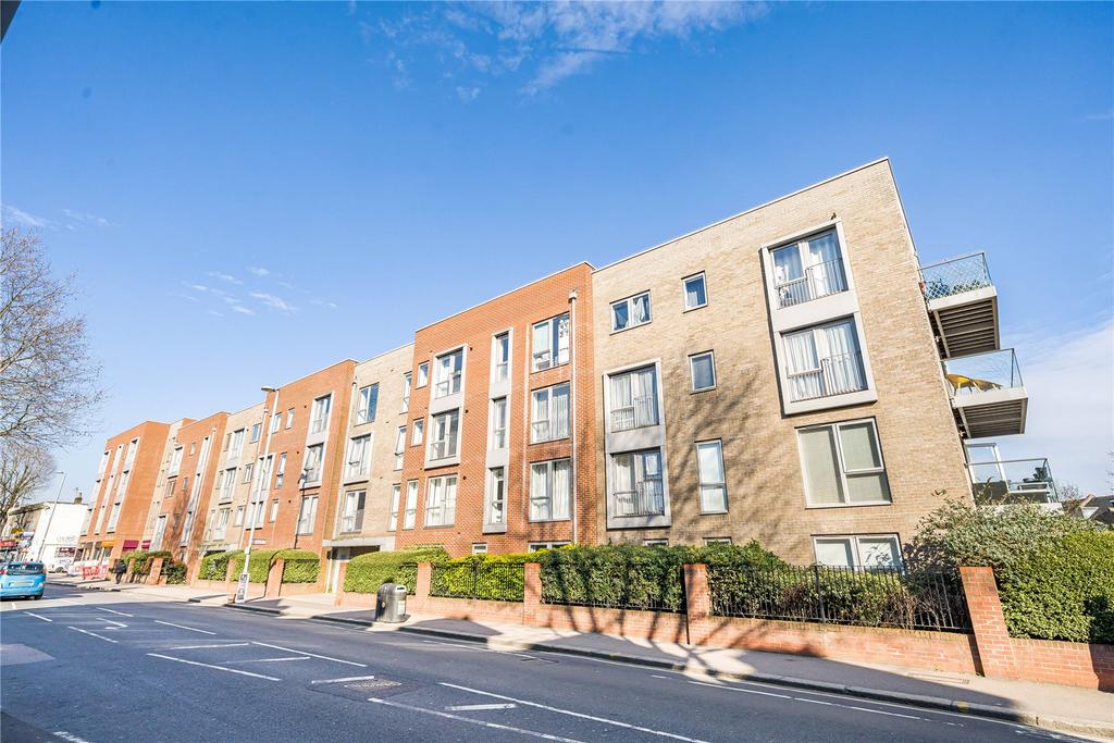 High Road Leyton, London 2 bed apartment for sale - £375,000