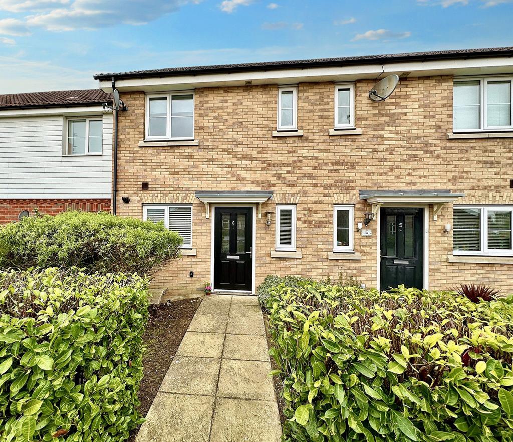 Markhams Chase, Basildon SS15 2 bed terraced house - £330,000