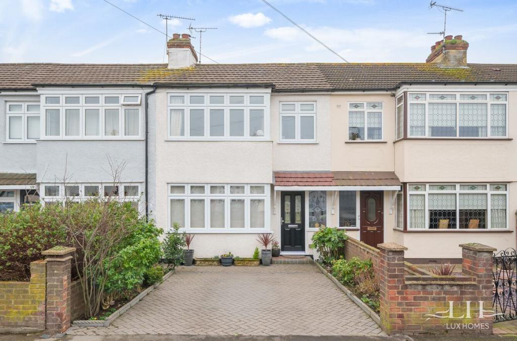 Laburnum Avenue, Hornchurch 3 bed terraced house for sale - £500,000