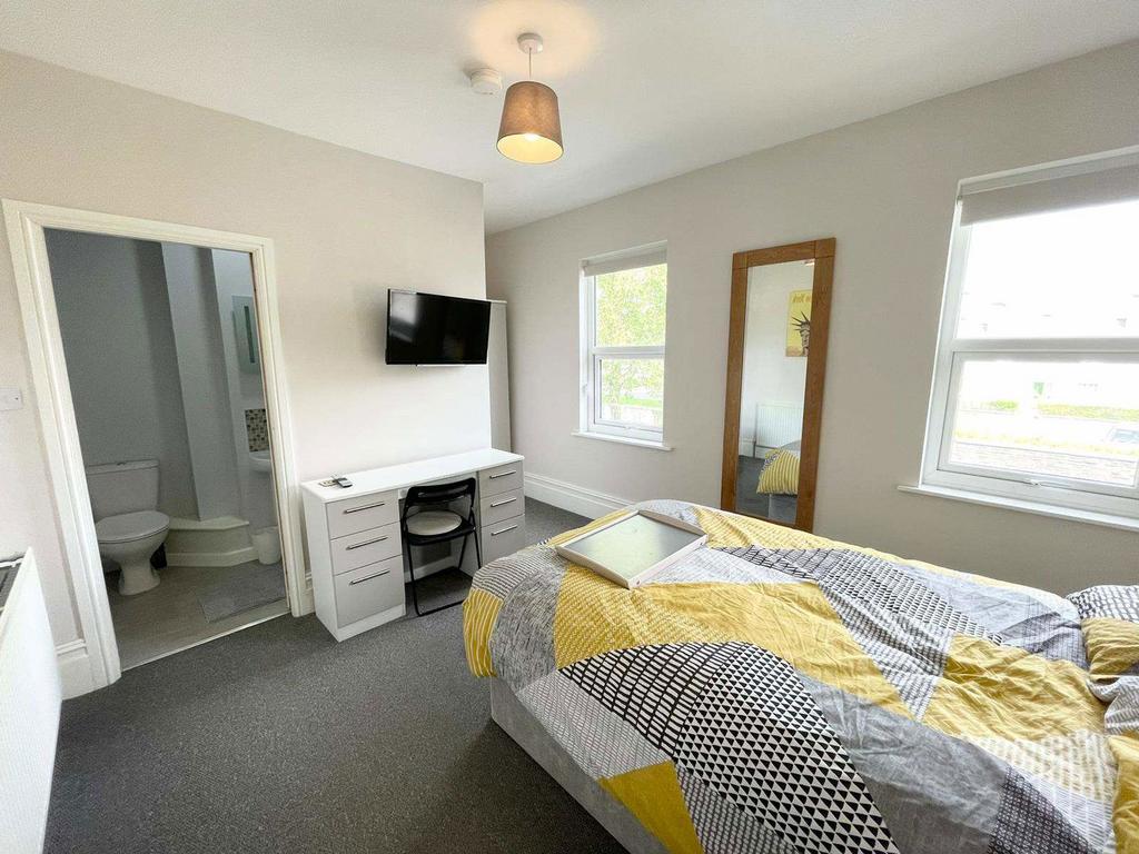 Faringdon Road, Swindon, SN1 5DQ 1 bed terraced house - £625 pcm (£144 pw)