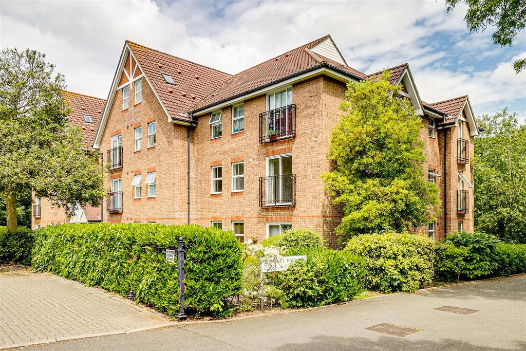 Burghley Hall Close, London 2 bed flat for sale - £400,000