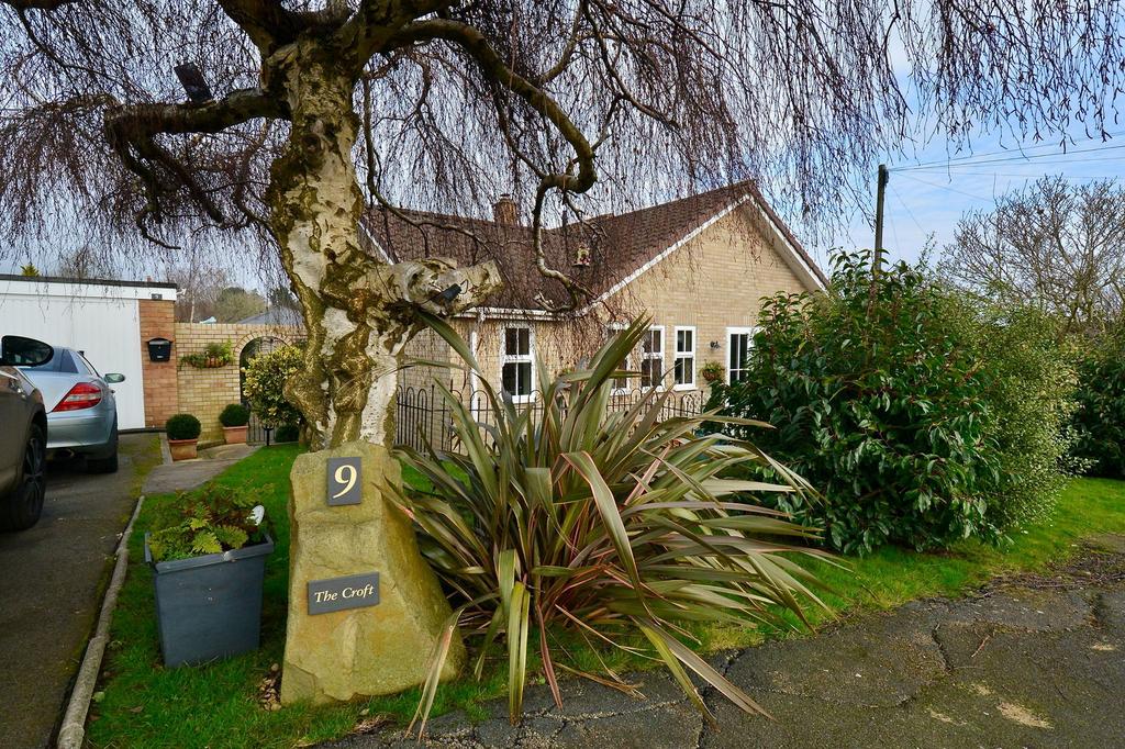 The Croft, Church Lench, WR11 4UD 2 bed semi-detached bungalow for sale ...