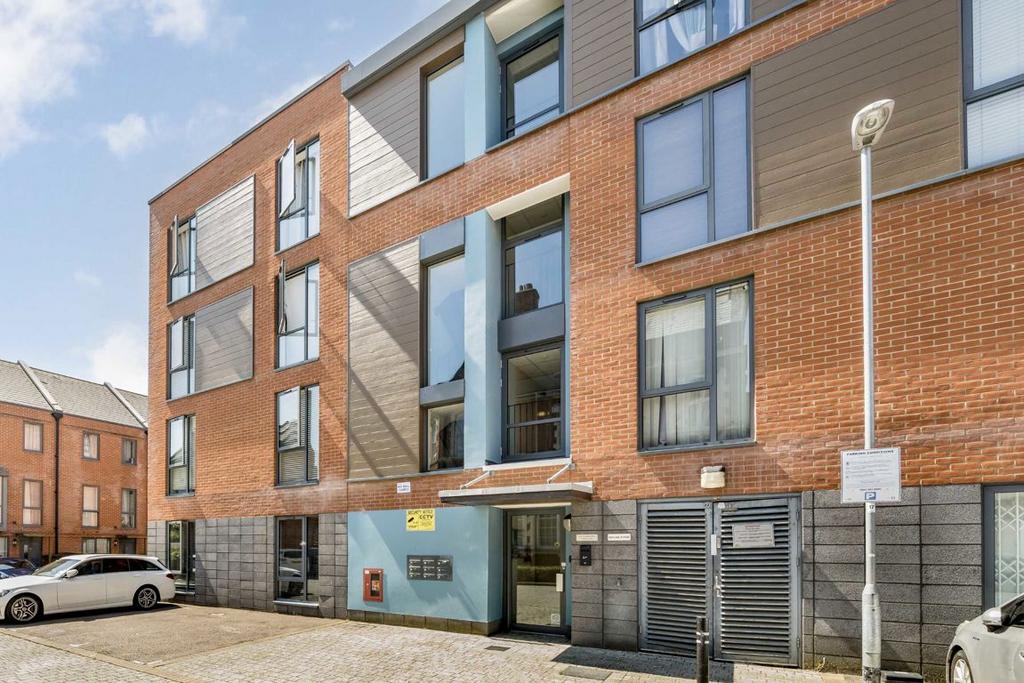Harvey Close, London NW9 2 bed flat - £375,000