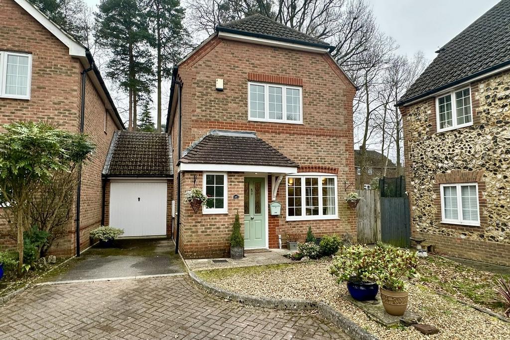 Fairway Heights, CAMBERLEY GU15 3 bed link detached house for sale - £ ...