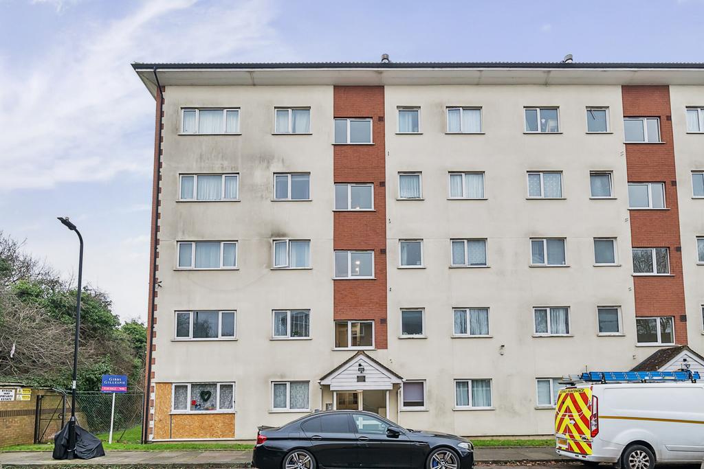 Byron Way, Northolt, Middlesex 3 bed apartment for sale - £325,000