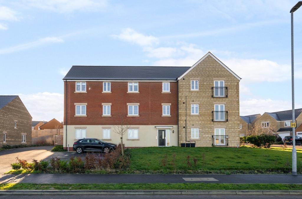 Airfield Way, Weldon, Corby, NN17 2 bed flat - £175,000
