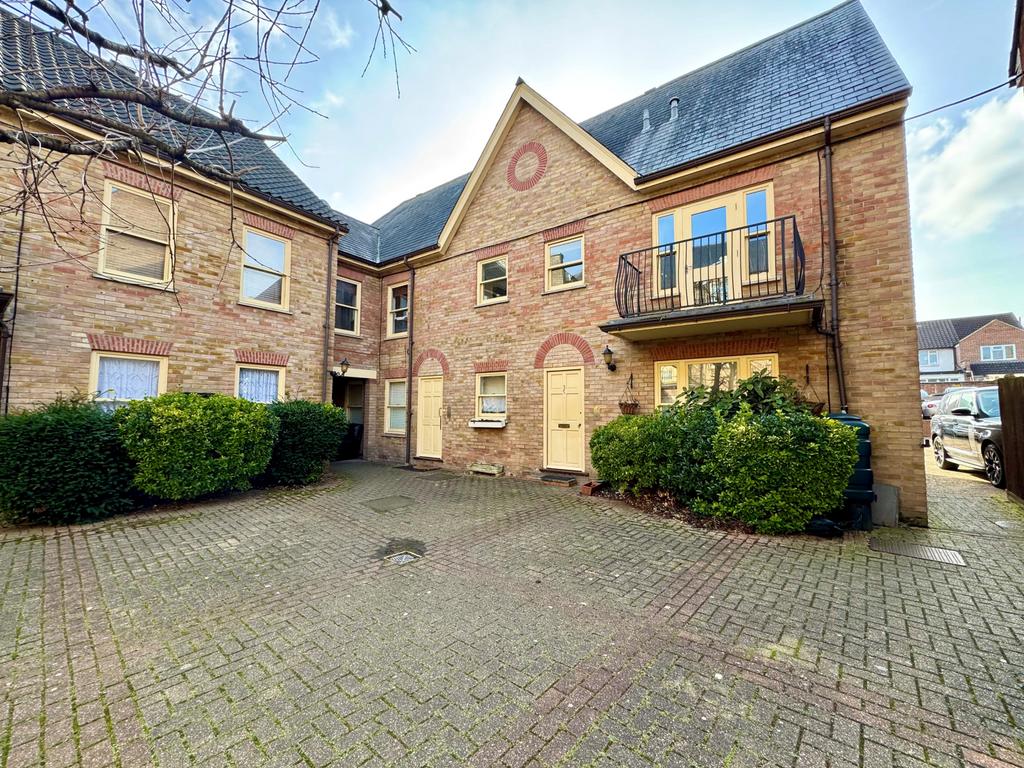Godfreys Mews, Chelmsford, Essex, CM2 2 bed flat - £1,250 pcm (£288 pw)
