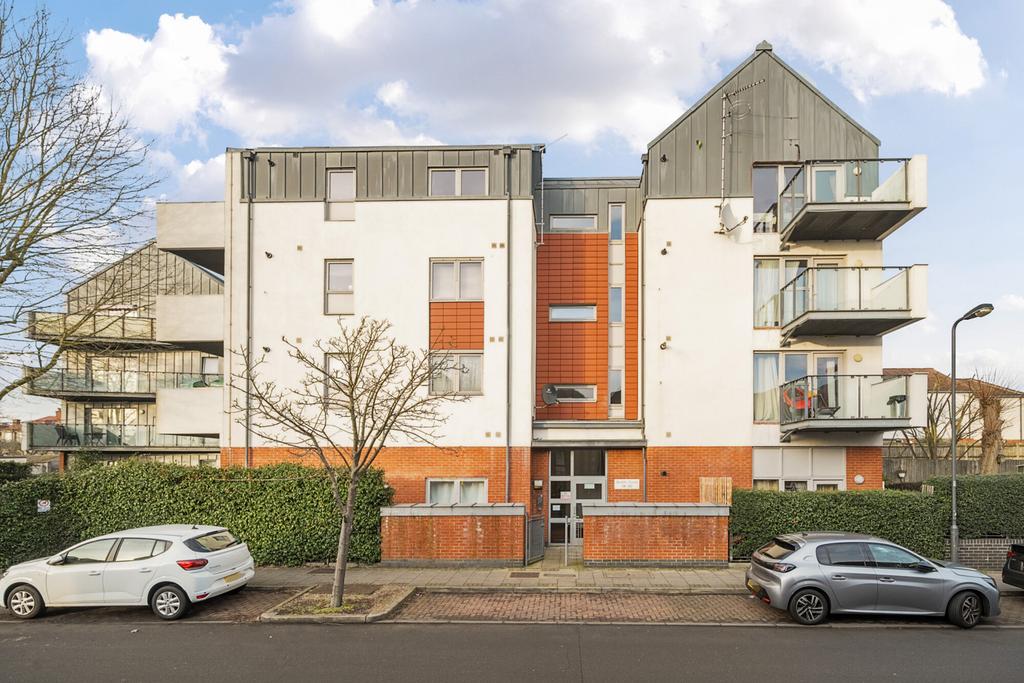 Rayners Lane, Harrow, Middlesex 1 bed apartment for sale - £300,000
