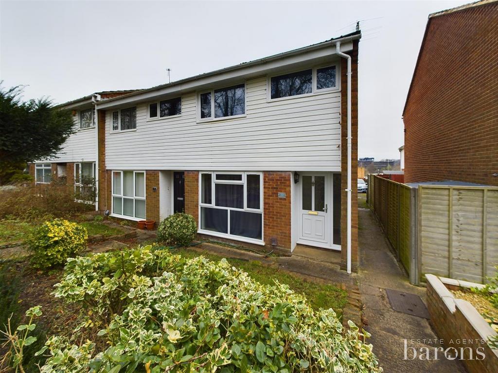 Simmons Walk, Basingstoke RG21 3 bed end of terrace house - £295,000