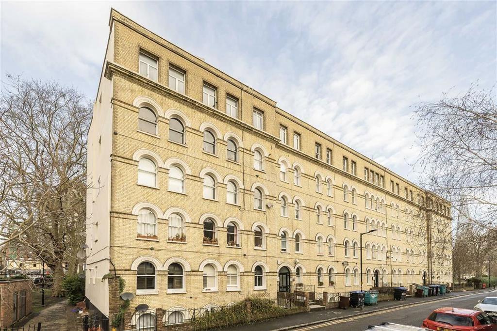 Bath Terrace, London SE1 Flat for sale - £260,000