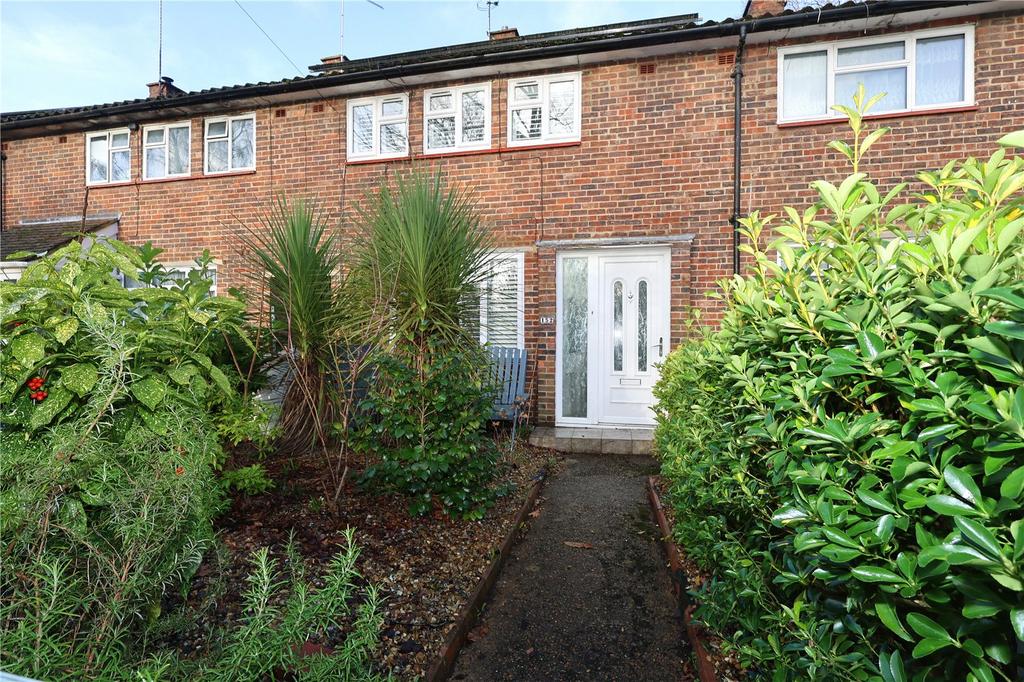 Albert Drive, Woking, Surrey, GU21 3 bed terraced house - £1,850 pcm (£ ...