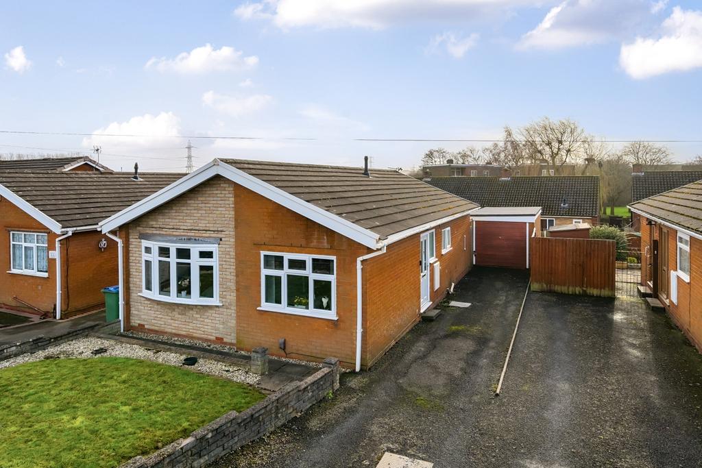 Brunel Road, Oldbury, West Midlands, B69 2 bed detached bungalow - £240,000
