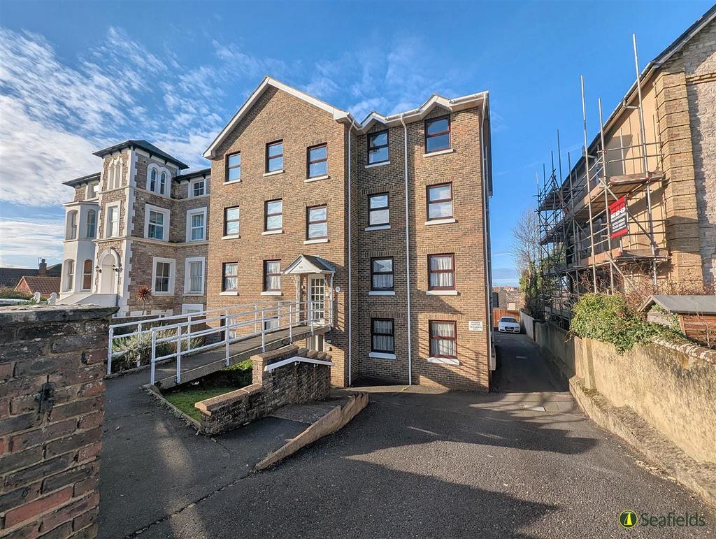 Alexandra Road, Ryde, PO33 1DT 2 bed flat for sale - £150,000