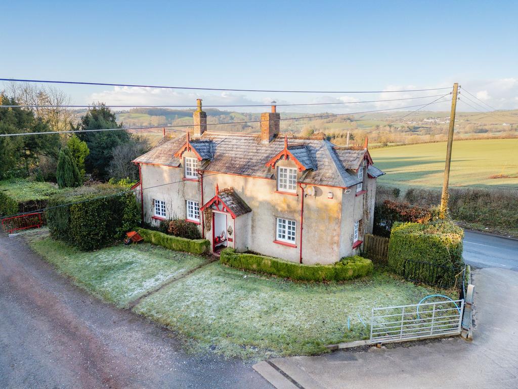 Shobrooke Park, Crediton, EX17 3 bed detached house - £1,200 pcm (£277 pw)