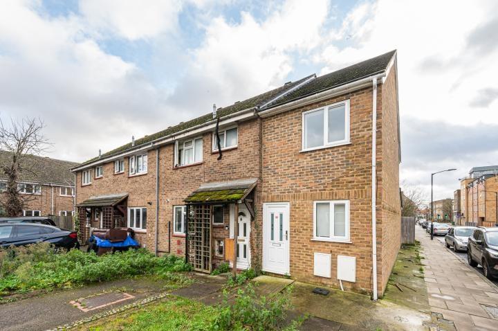 54a, Colegrove Road, London, SE15 3 bed semi-detached house - £320,000