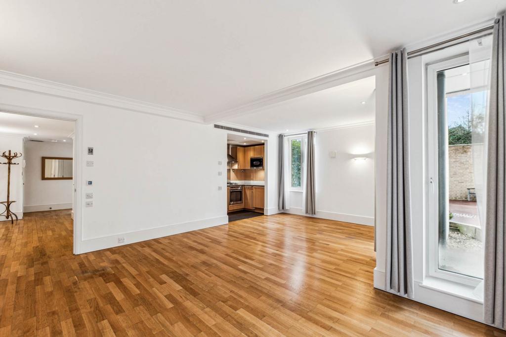 Lucas House, Kings Chelsea, SW10 2 bed apartment - £875,000